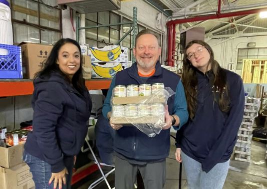 Knox County Pop Up Food Distribution helps those in Need – Rise and Shine