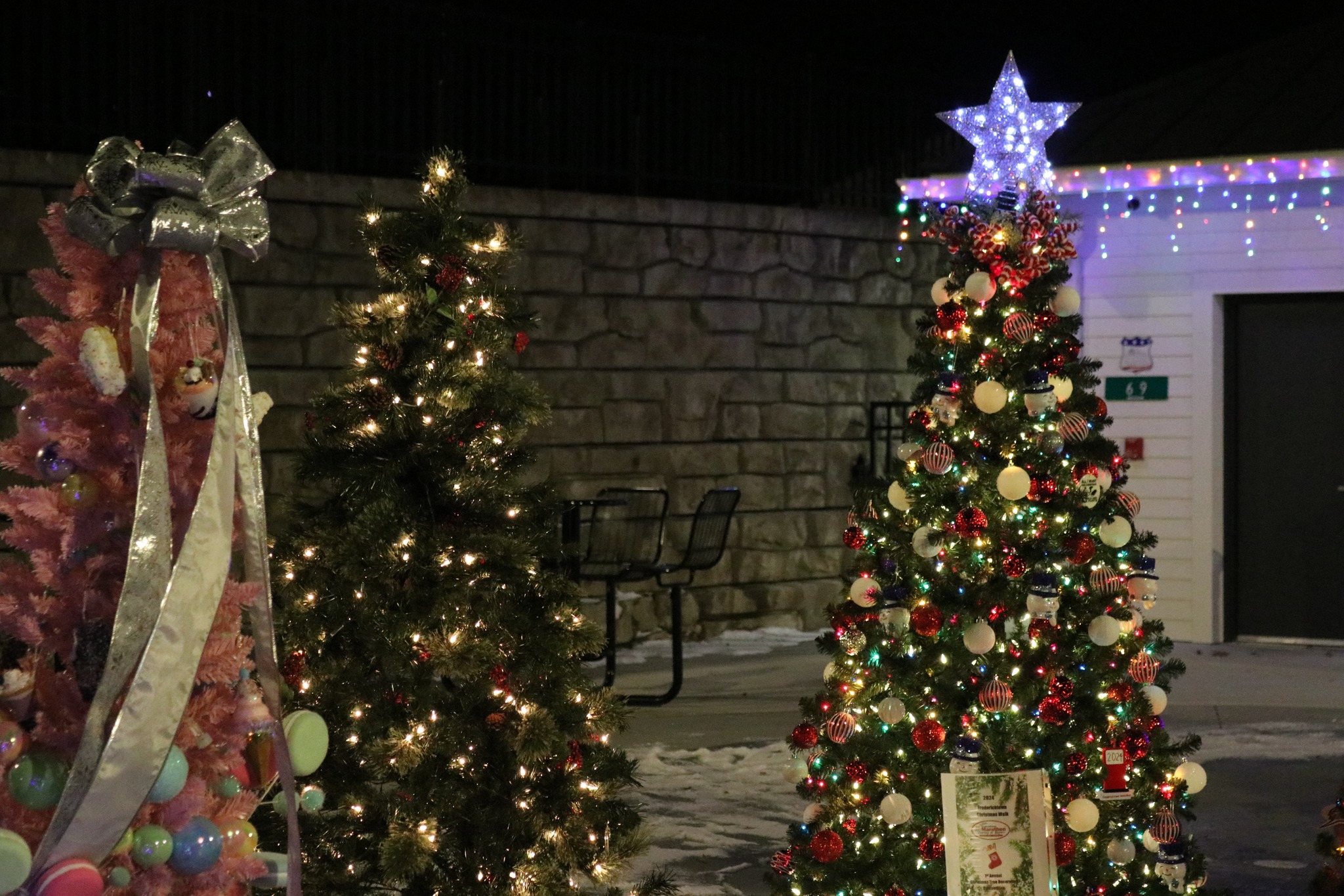 Jamie Sanders tells us about the Christmas tree decorating contest at ...